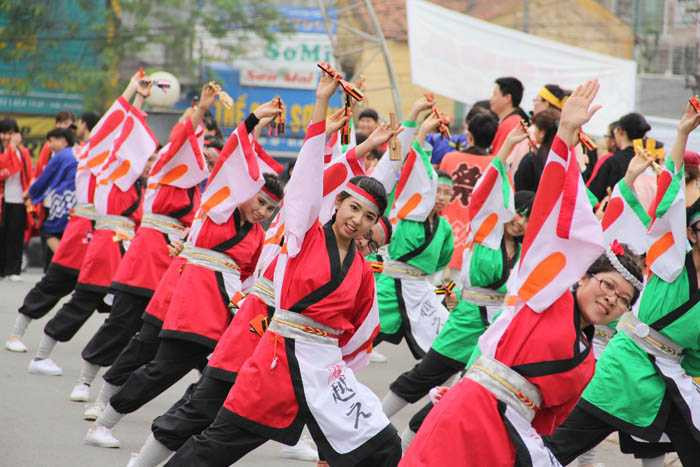 Nữ sinh Hà Thành thổi hồn Yosakoi trên đất Cảng