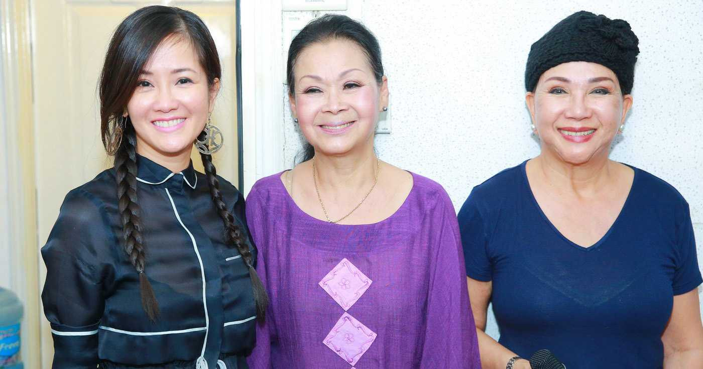 Khánh Ly, Lệ Thu, Hồng Nhung thân thiết cùng tập nhạc