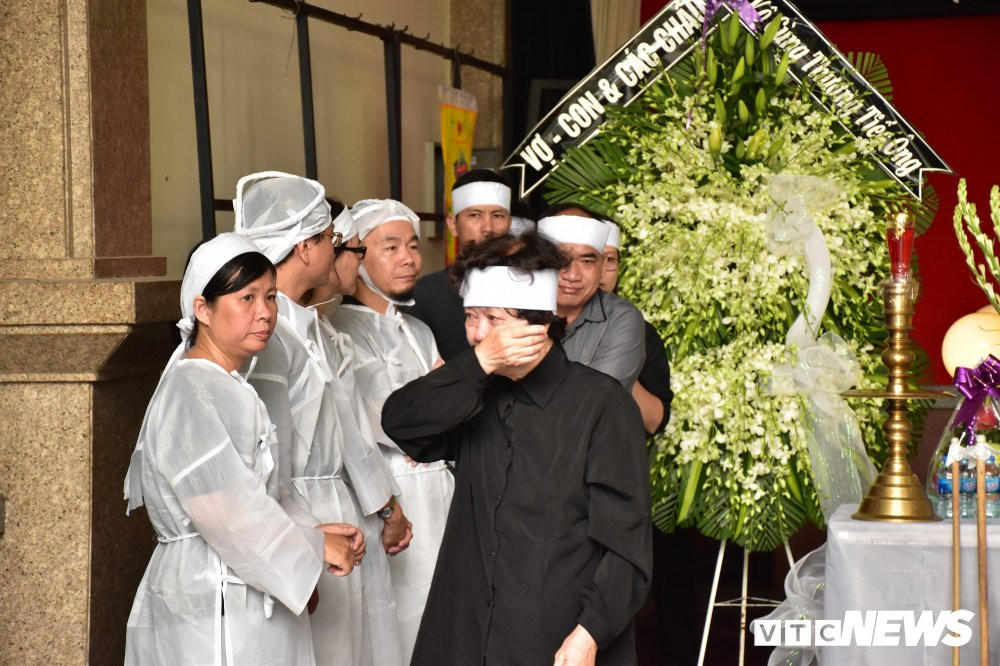 Người thân thất thần trong lễ tang của NSND Đoàn Dũng