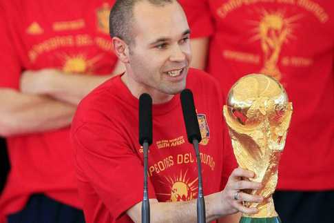 Bao nhiêu phụ nữ mang thai ngoài dự tính vì Iniesta?