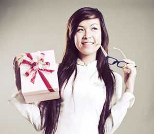 Hồ Mỹ Linh tri ân thầy cô bằng giọng hát trong veo