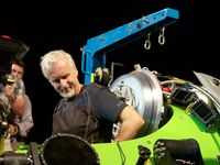 James Camaron chạm đáy vực Mariana quay phim 3D