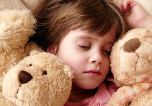 Con tự ngủ một mình được