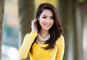 Hoa hậu Jennifer Chung khoe vẻ yêu kiều giữa thu vàng óng ả