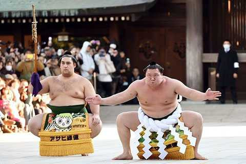 Cận cảnh nghi lễ chào năm mới của những võ sĩ sumo