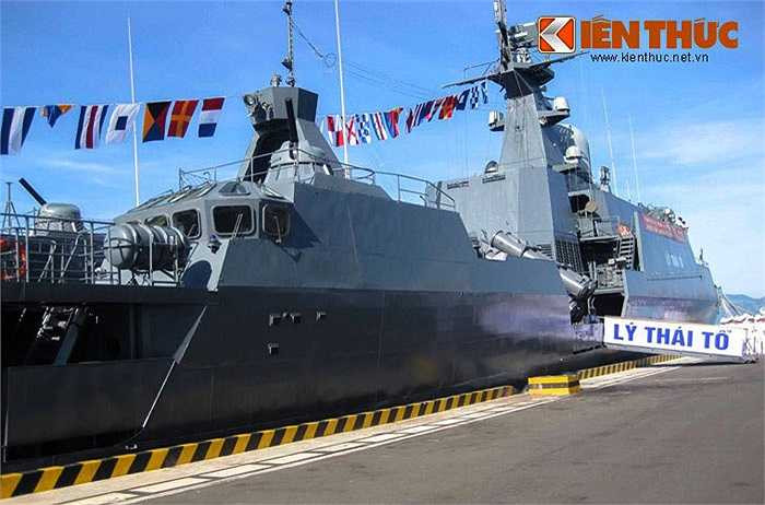 Cận cảnh huấn luyện trên tàu hộ vệ tên lửa hiện đại nhất VN