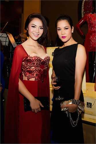 Jennifer Chung diện đầm cúp ngực khoe nhan sắc nóng bỏng