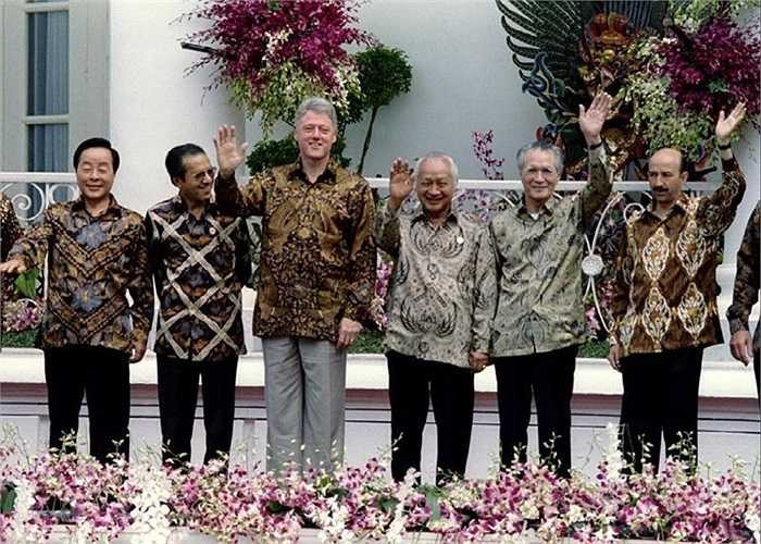 Điểm lại trang phục các lãnh đạo APEC qua từng thời kỳ