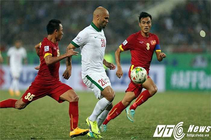 Thủ thành Việt Nam ôm mặt khóc nức nở