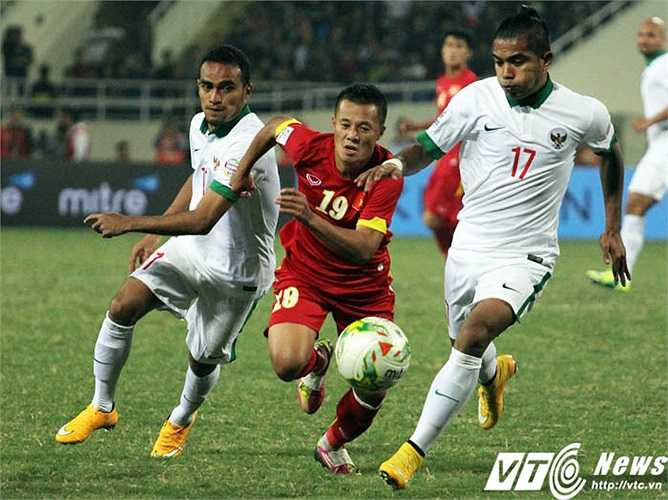 Thủ thành Việt Nam ôm mặt khóc nức nở