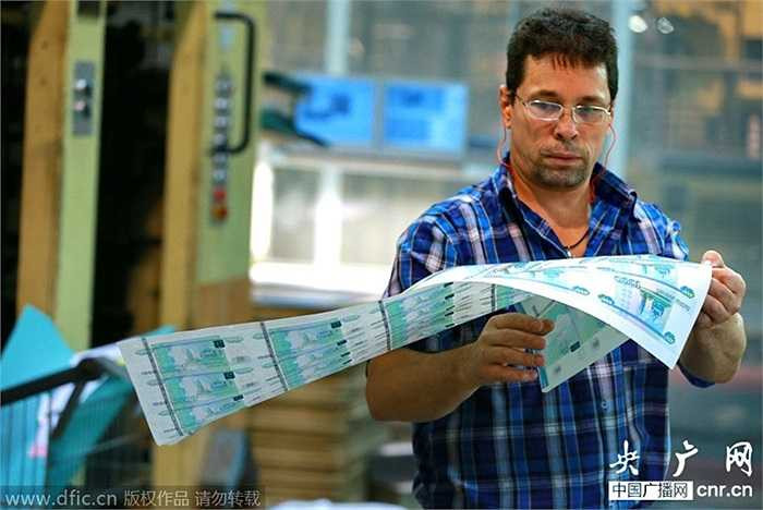 Ảnh: Đồng rúp được sản xuất thế nào?