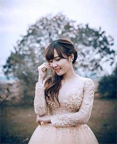 Hot girl ĐH Văn hóa tinh khôi trong bộ váy cô dâu xinh đẹp