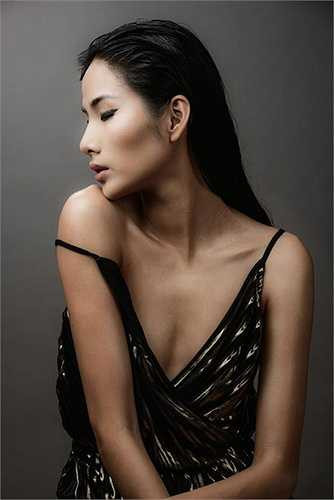 Linh Nga, Trang Khiếu vòng một 'lép kẹp' vẫn gợi cảm