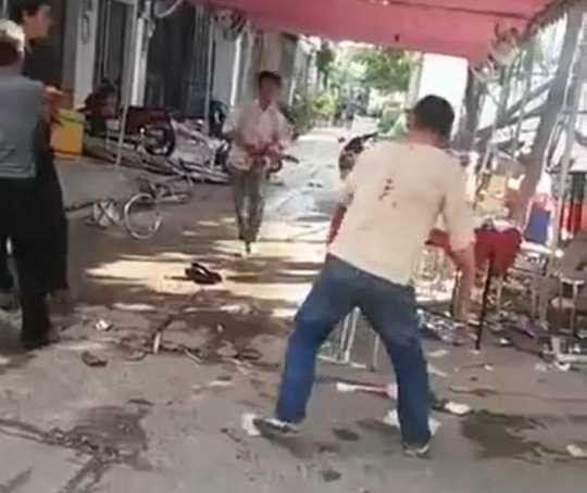 Chém nhau tại tiệc thôi nôi, nhiều người bị thương