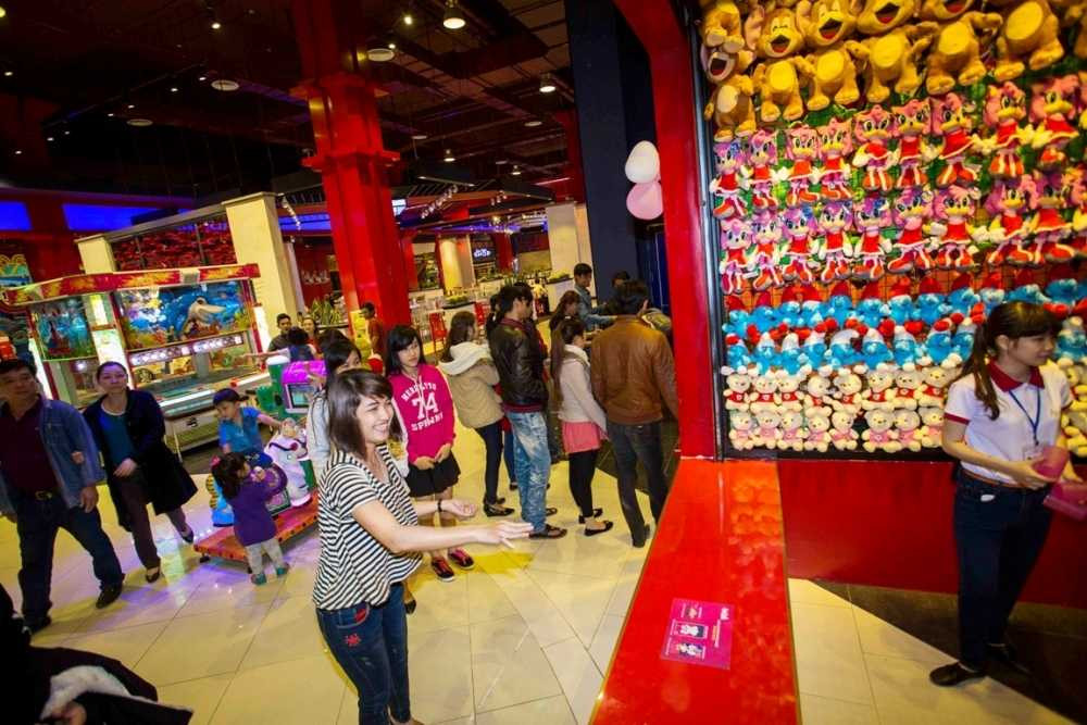 Khách du lịch tấp nập đổ về Đà Nẵng, Sapa, Hạ Long