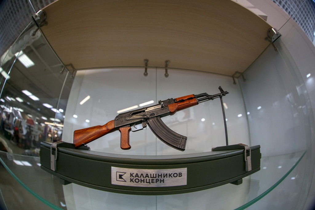 Màn thử nghiệm hỏa lực 'đáng sợ' của súng trường tấn công AK-201