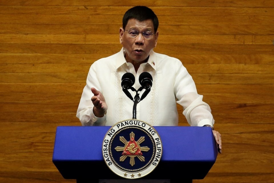Máy bay chở ông Duterte đến Hà Lan kẹt lại ở Dubai
