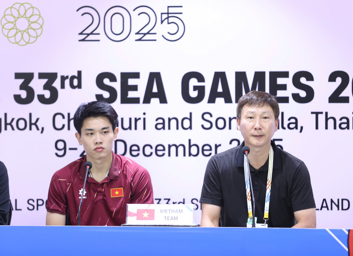 HLV Kim Sang-sik khuyên ngôi sao U22 Việt Nam sang Hàn Quốc, Nhật Bản