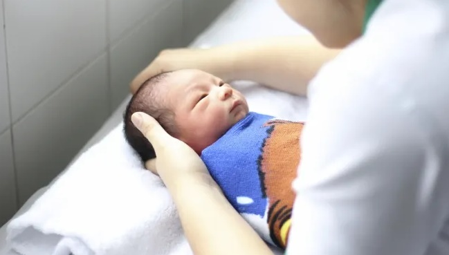 Đề xuất sinh con thứ 2 được thưởng gần 10 triệu đồng