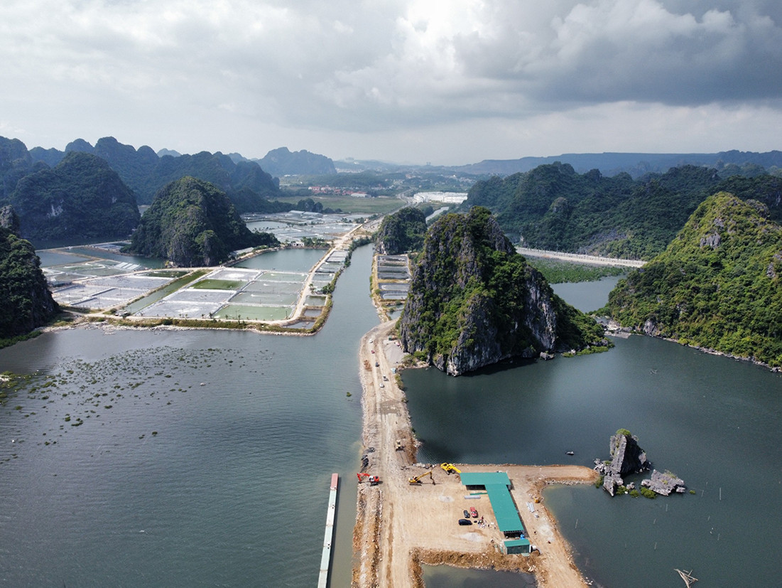 Thi công dự án đe doạ môi trường vùng đệm vịnh Hạ Long: Chủ đầu tư nói gì?