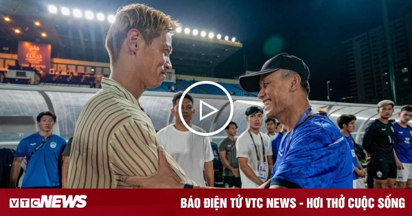 LĐBĐ Campuchia thuê dàn nhạc thổi kèn chia tay Keisuke Honda