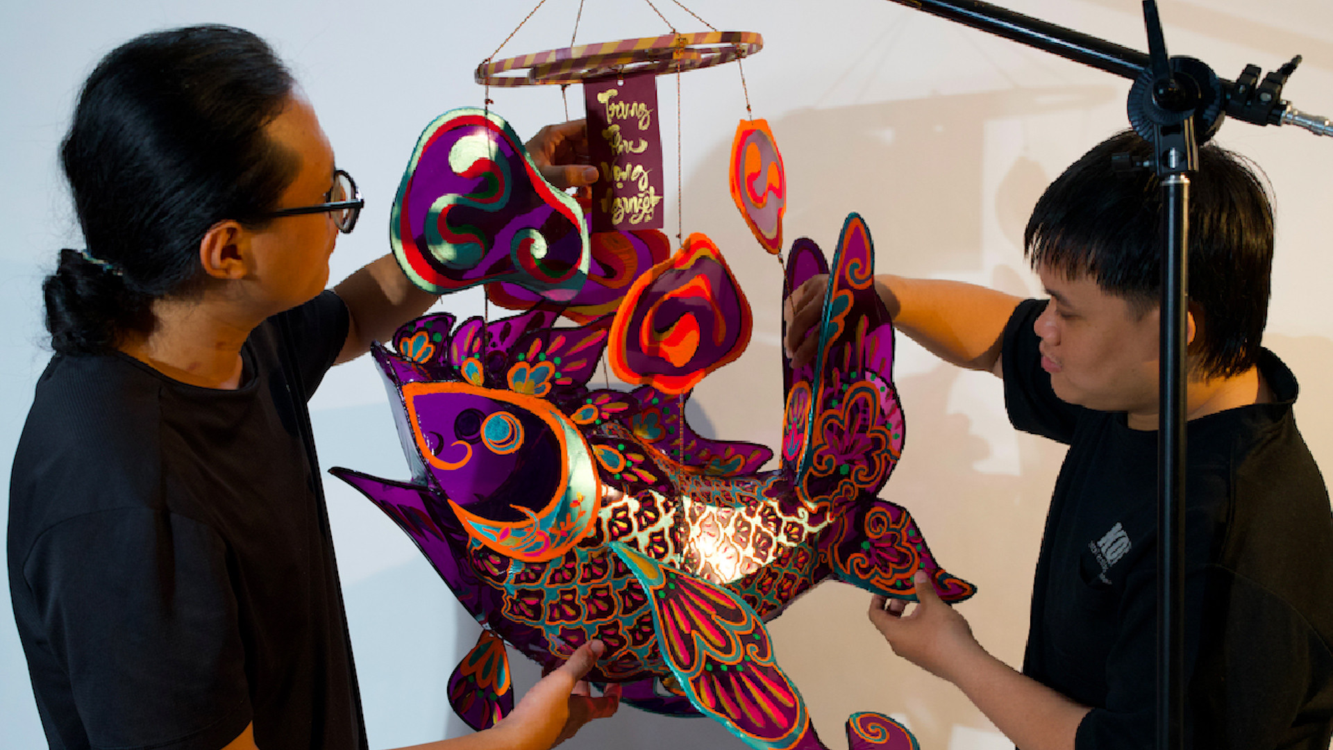 Lồng đèn xưa giá tiền triệu có gì đặc biệt?