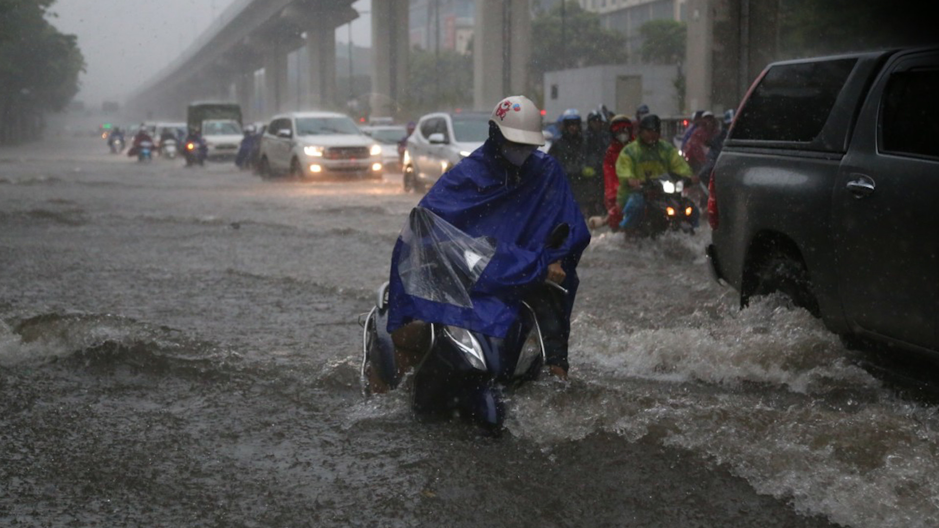 Những hình ảnh Hà Nội mênh mông trong biển nước