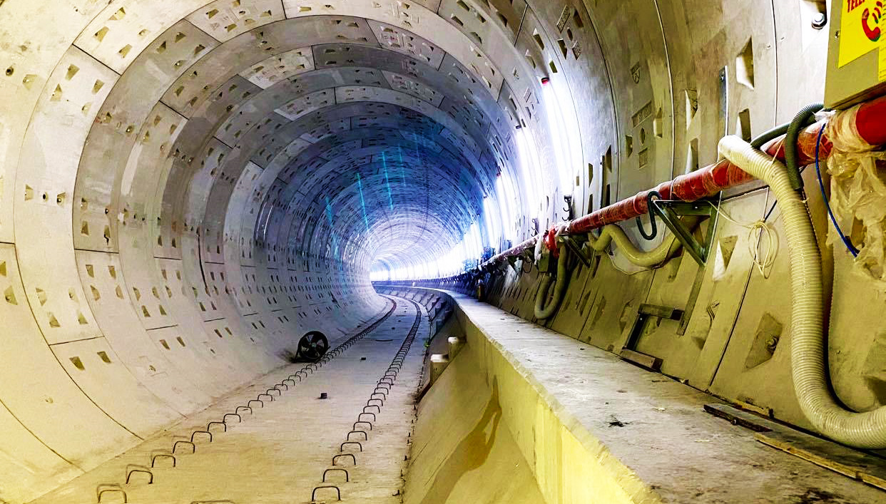 Video: Có gì bên trong Ga Nhà hát thành phố tuyến Metro Bến Thành ...