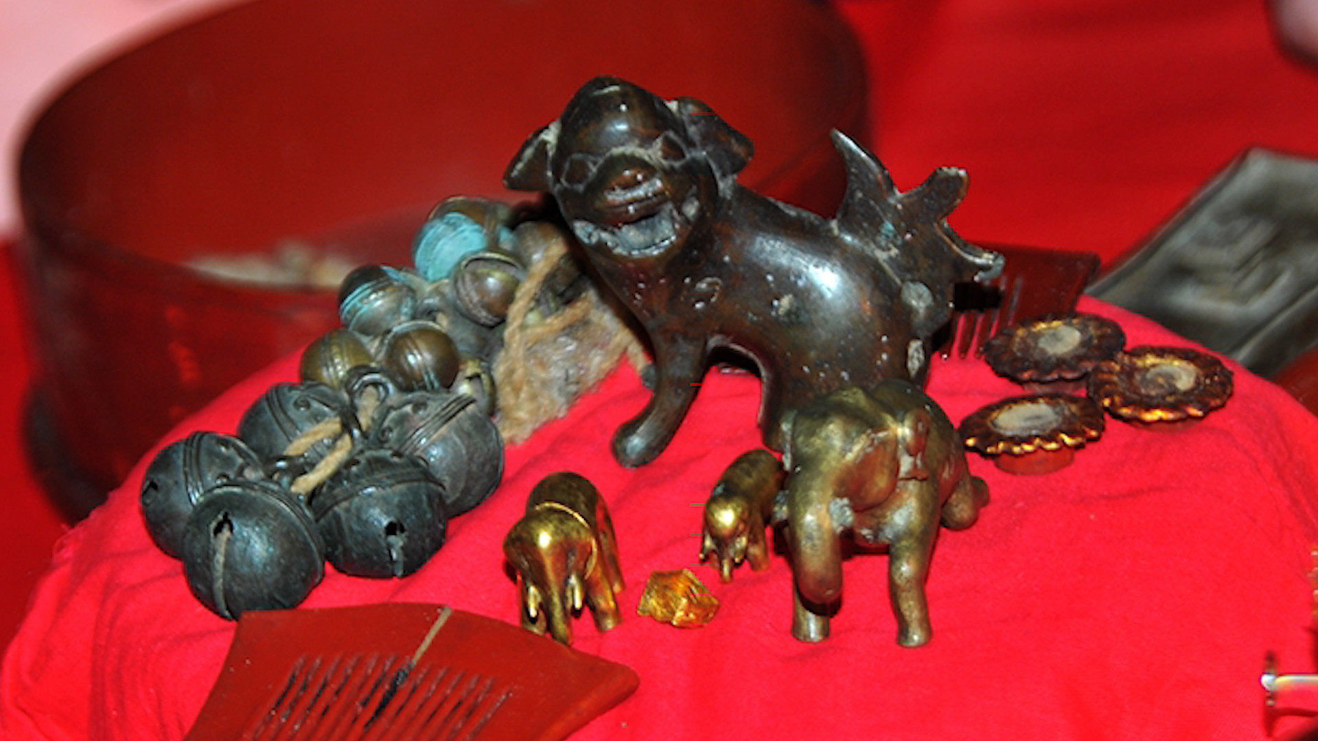 Video: Chiêm ngưỡng báu vật của vua Hàm Nghi ban cho ngôi làng ở Hà Tĩnh