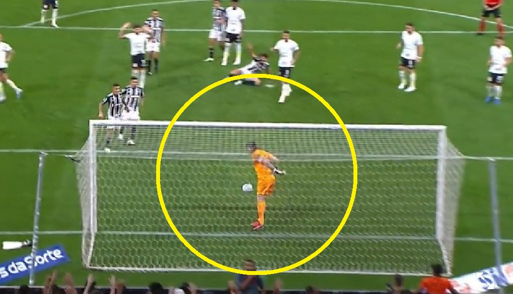 Thủ môn Brazil thả bóng vào lưới: Không phải bán độ, dân mạng khen 'IQ ...