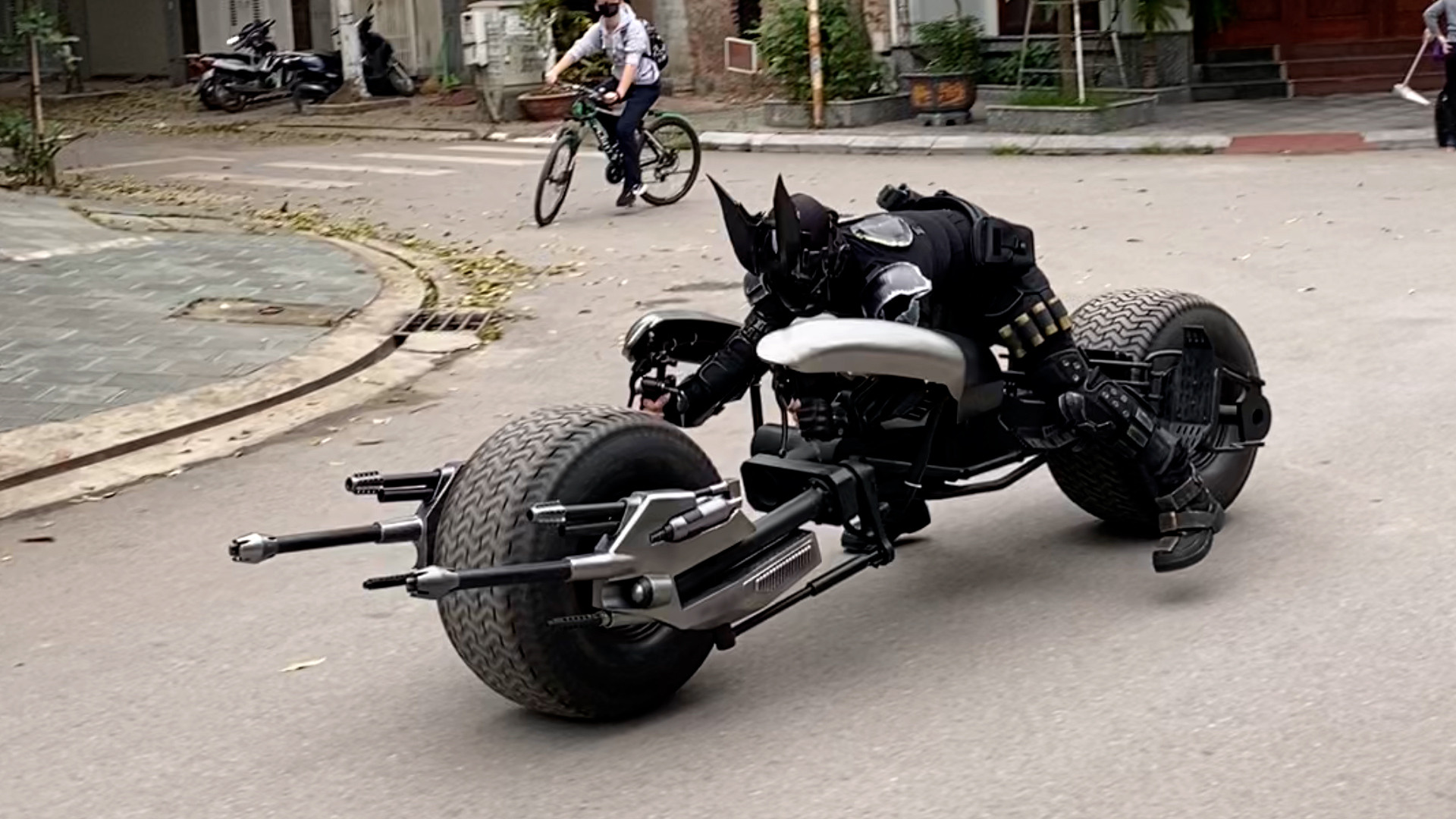 Chi 200 triệu đồng, chàng trai tự chế 'siêu xe' Batman phiên bản đời thực