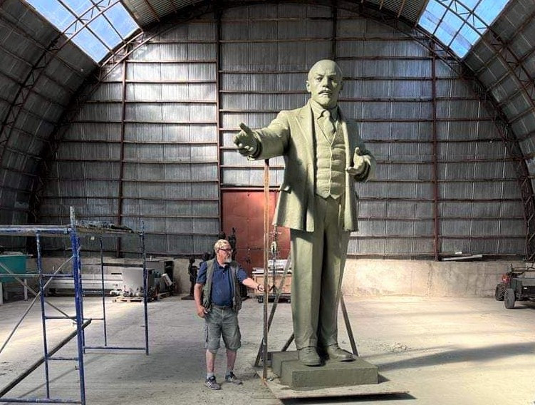 Tình sâu nghĩa nặng của tỉnh Ulyanovsk tặng tượng Lenin cho Nghệ An