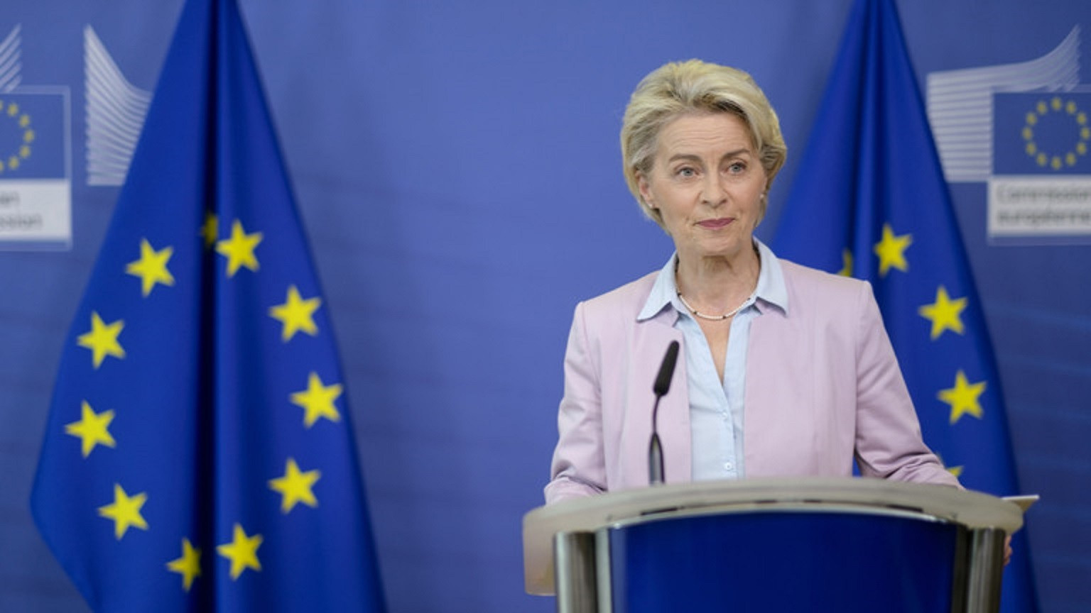 Lãnh đạo Ủy ban Châu Âu cảnh báo dùng 'công cụ đối phó' với Italy