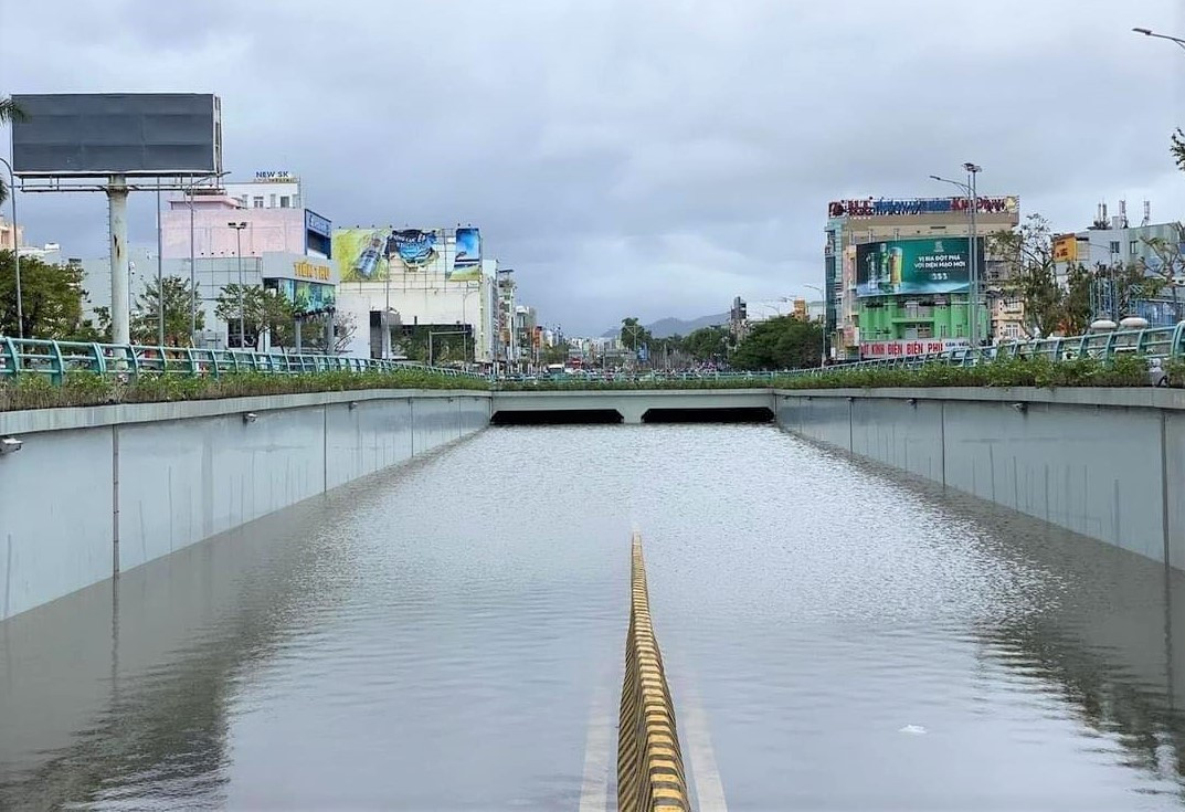 Hầm chui trăm tỷ ở Đà Nẵng ngập gần đến nóc