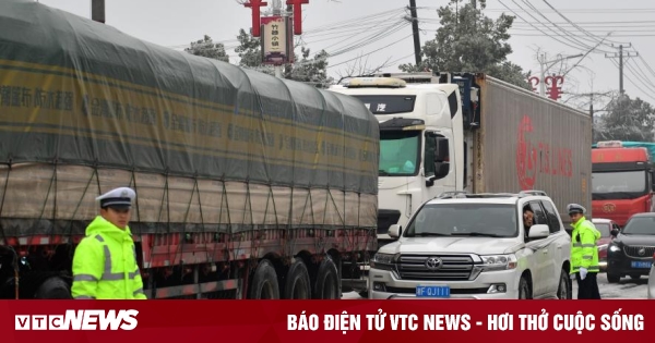 Xuân Vận Trung Quốc: Dân kẹt cứng vì bão tuyết, bức xúc với nhân viên ...