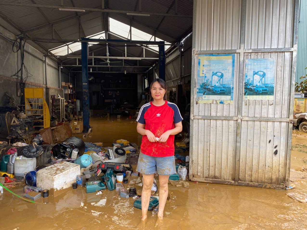 Tiền tỷ trôi theo nước lũ, nhiều hộ gia đình ở Thanh Hóa khóc ròng