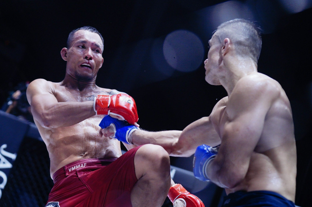 Trần Quang Lộc hạ võ sĩ Việt kiều, bảo vệ đai vô địch