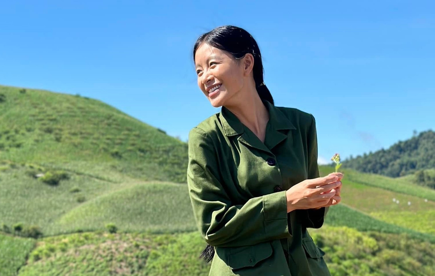 Trang Emma 'lột xác' từ vai đanh đá đến nữ quân y trong 'Không thời gian'