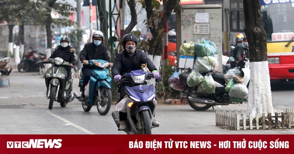 Đi xe máy trên vỉa hè bị phạt tới 6 triệu đồng