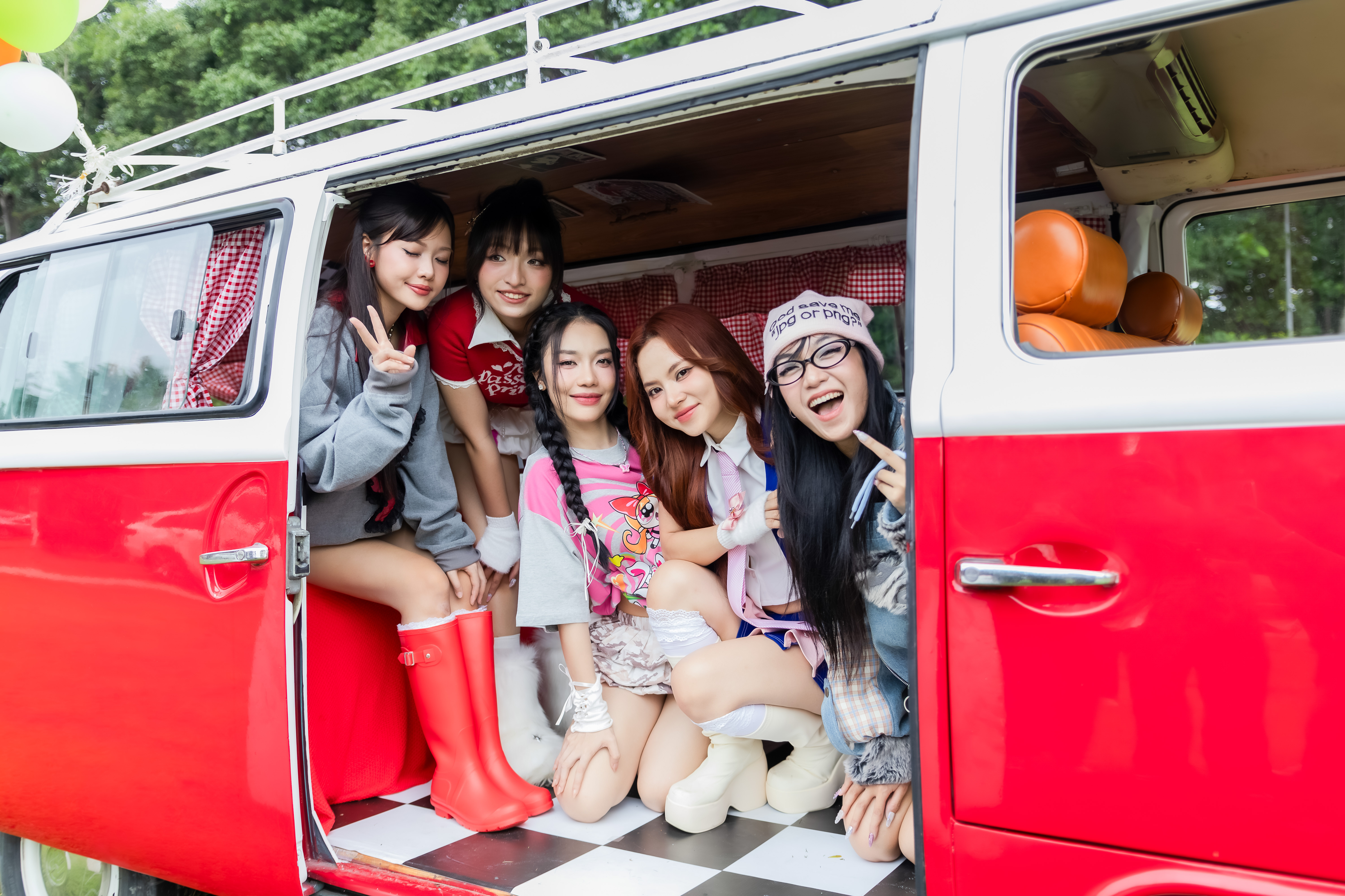 Ngô Lan Hương tung MV mới sau khi dừng chân sớm ở 'Em xinh say hi'