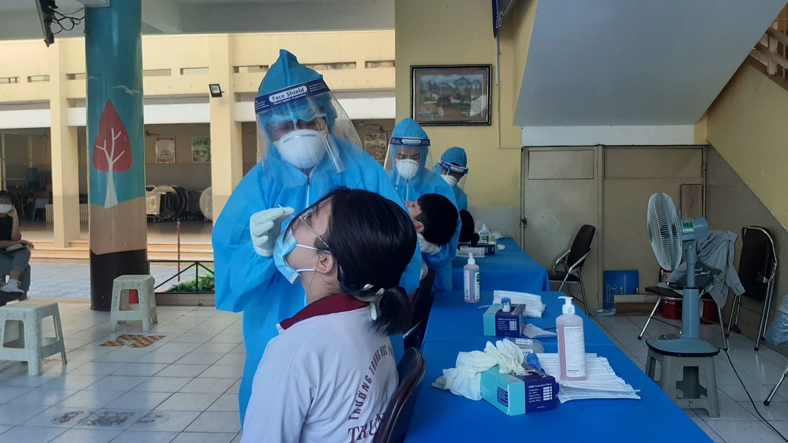 TP.HCM tiếp tục ghi nhận ca COVID-19 kỷ lục với hơn 1.700 người trong ...