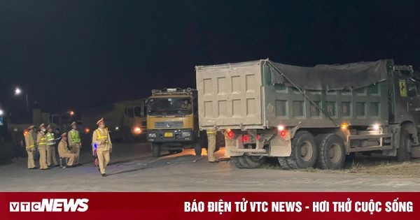 Thiếu tướng Đinh Văn Nơi chỉ đạo xử lý không có vùng cấm vụ 37 xe quá tải