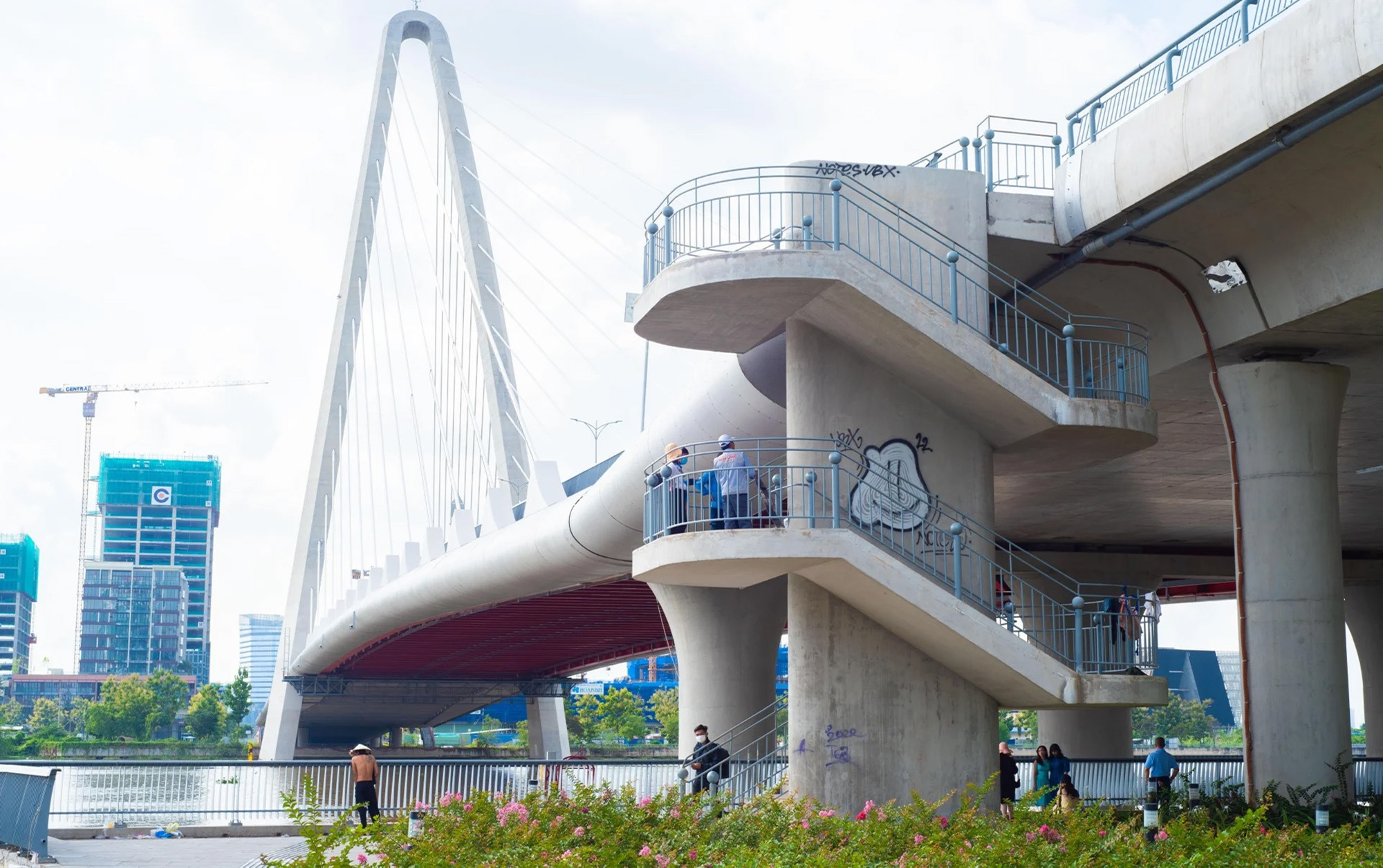 TP.HCM: Cầu Ba Son sẽ được sơn chuyên dụng để chống vẽ bậy