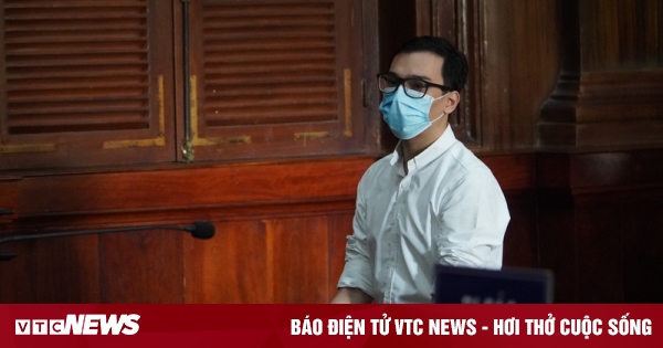 Nam tiếp viên hàng không Vietnam Airlines làm lây lan COVID-19 hưởng án ...