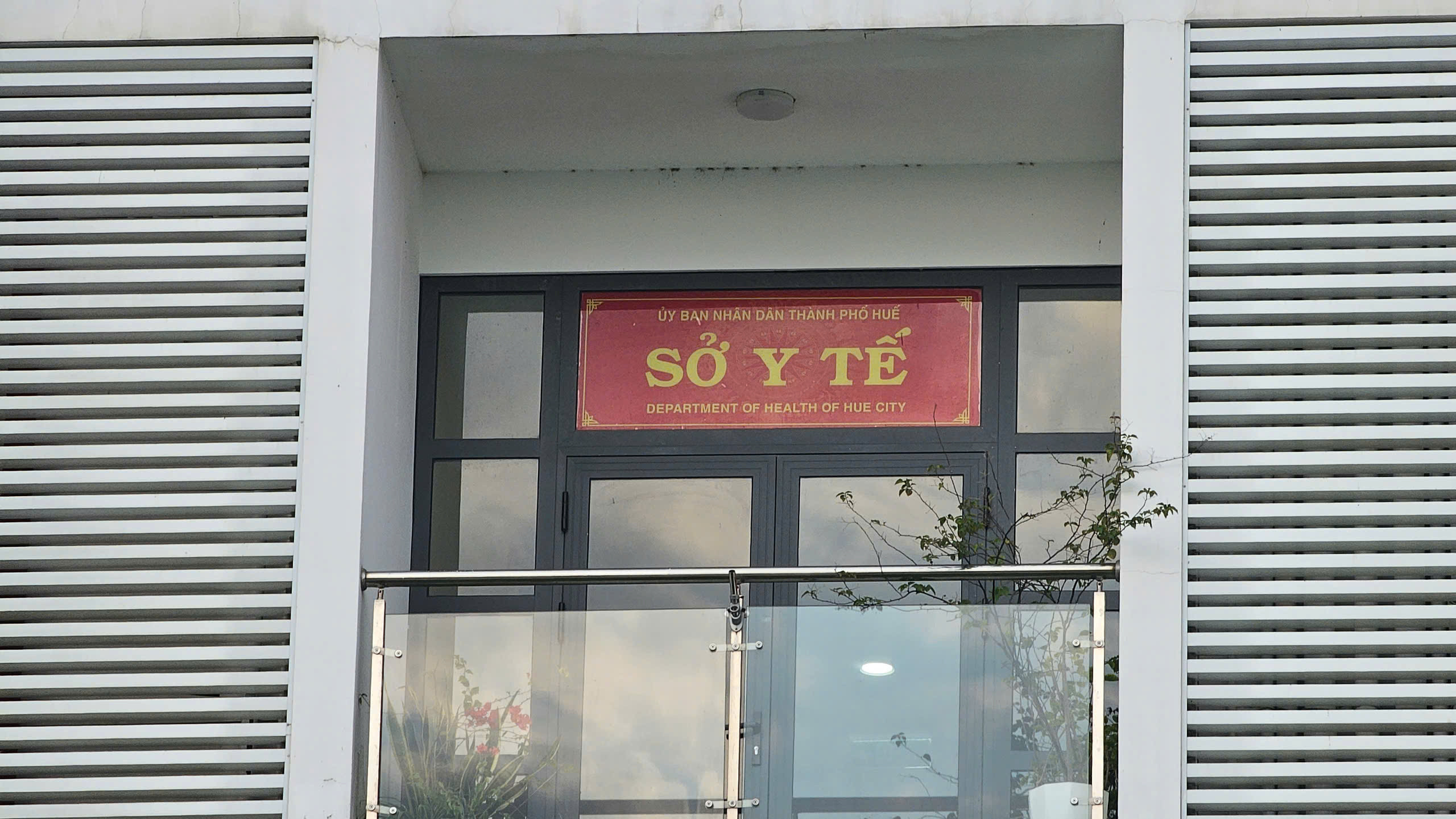 Sở Nội vụ Huế lý giải việc Giám đốc Sở Y tế được xét Huân chương lao động