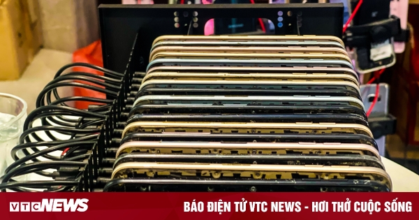 Đột nhập xưởng Phone Farm tạo triệu view trên TikTok, Facebook