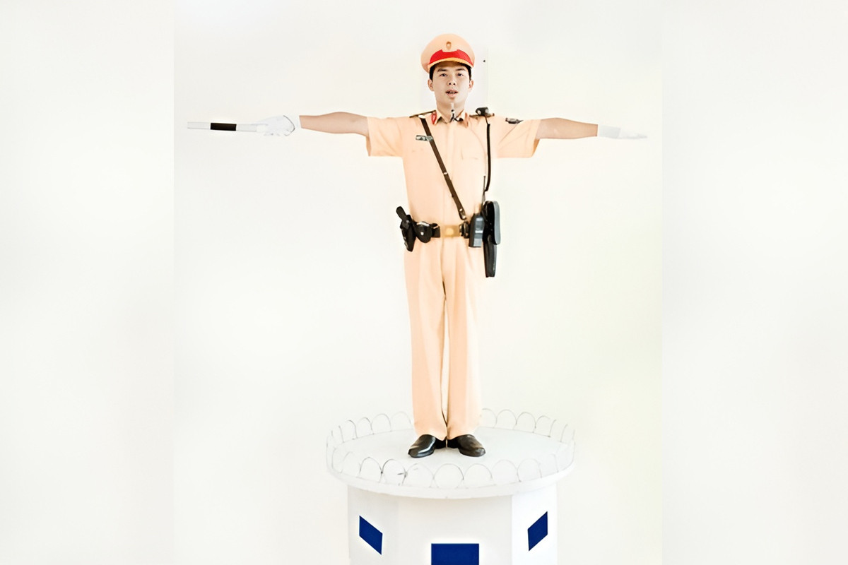 Khi CSGT giang 2 tay, người tham giao giao thông phải đi thế nào?