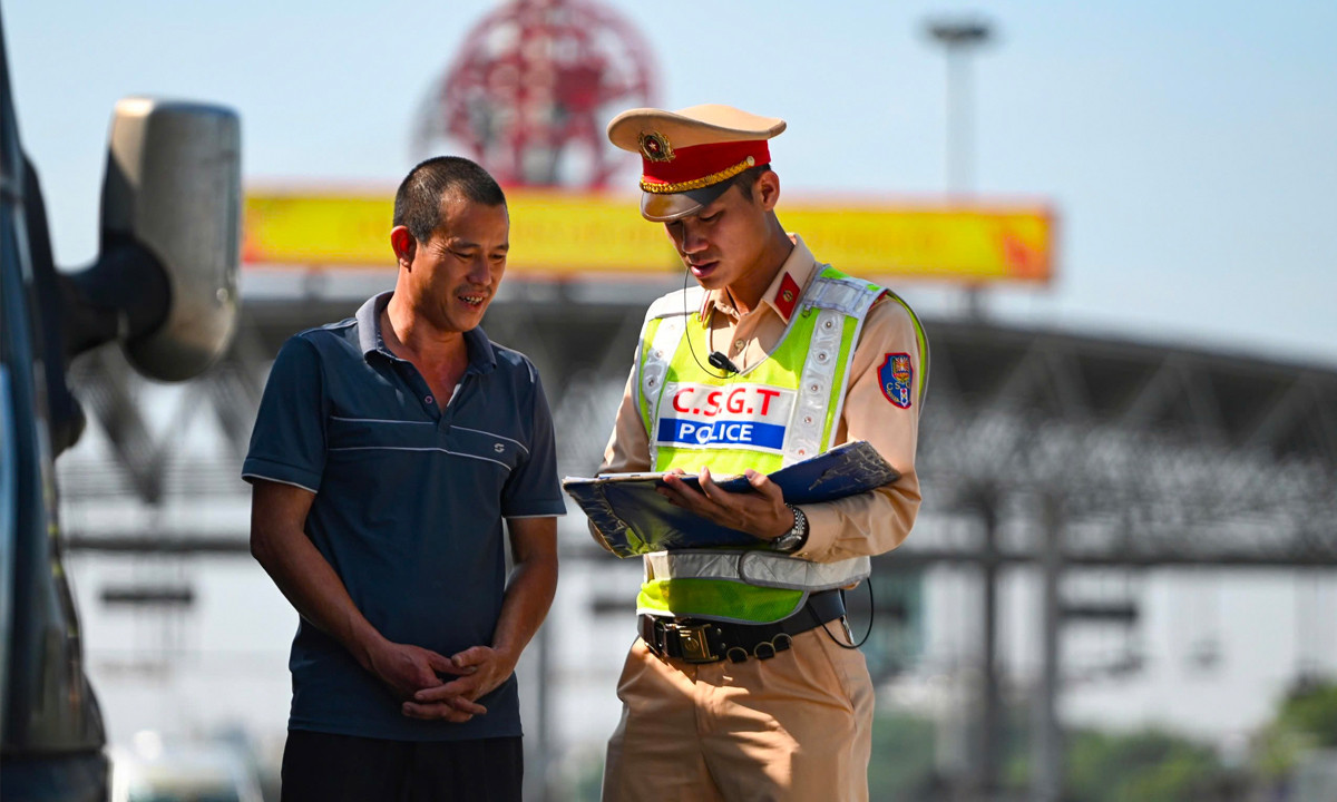 Từ 9/9 xử phạt xe tải đi vào làn sát dải phân cách 2 tuyến cao tốc ở miền Bắc