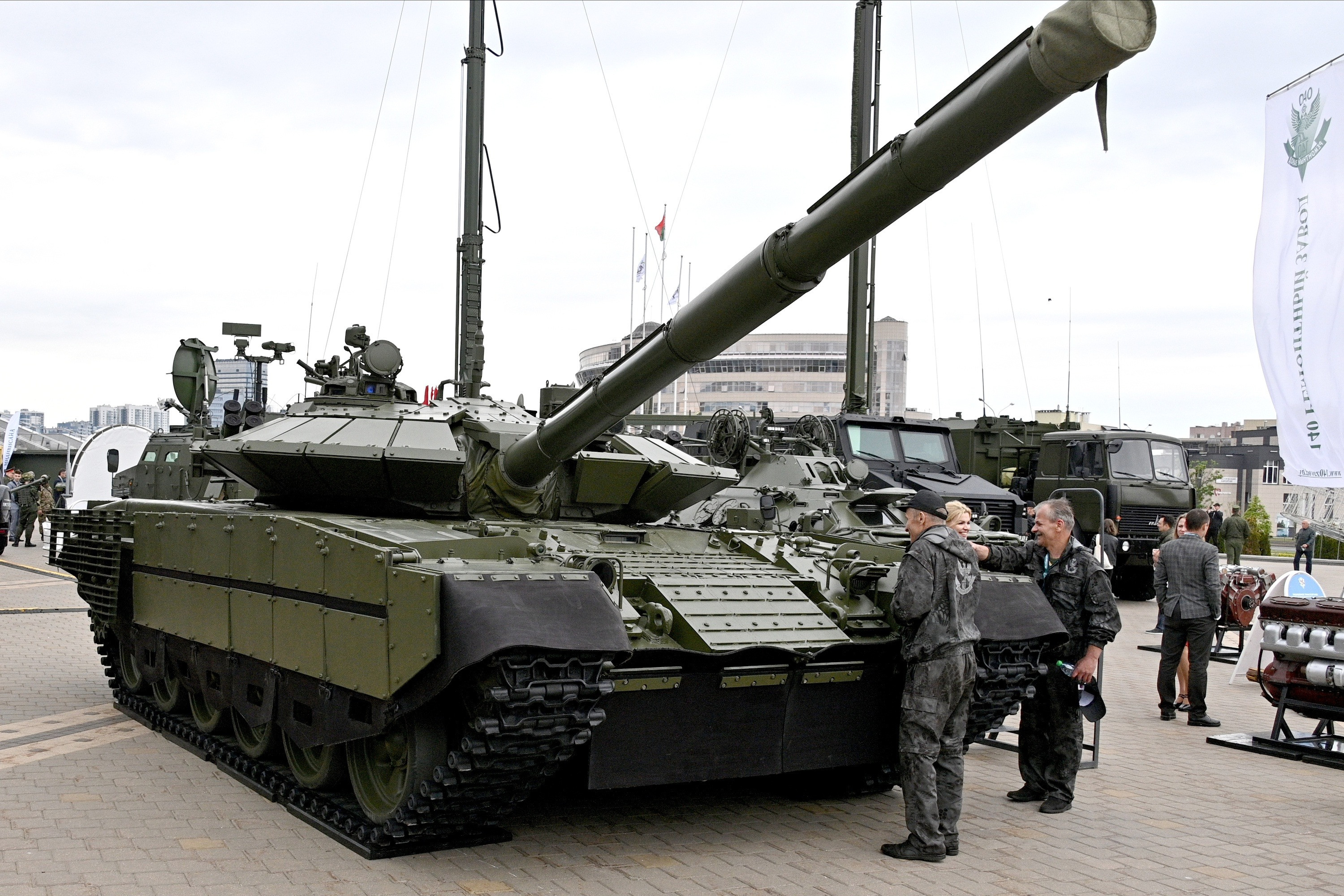 Belarus ra mắt phiên bản T-72 nâng cấp mạnh hơn T-72B3 của Nga?