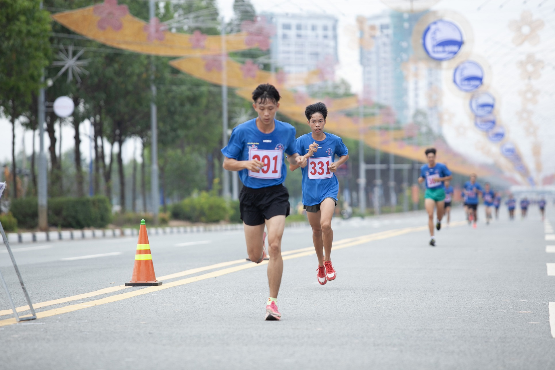 Number 1 Active và 8.000 người tham gia giải việt dã chào năm mới 2021